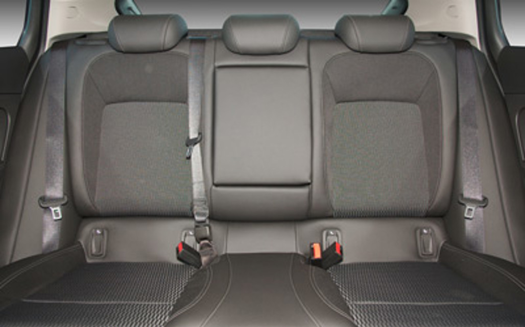 HOLDEN COMMODORE - Driven Car Guide