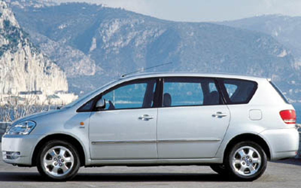 TOYOTA AVENSIS VERSO - Driven Car Guide