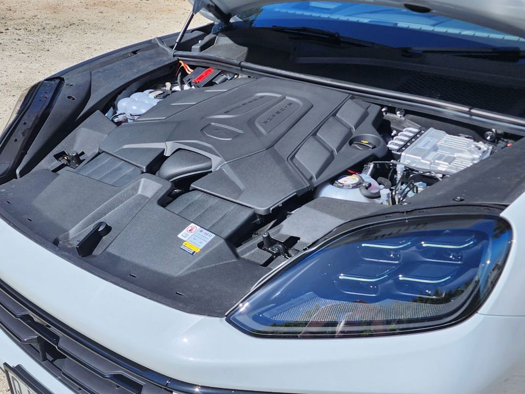 Porsche Cayenne E-Hybrid PHEV first drive: plug and polish - Driven Car ...