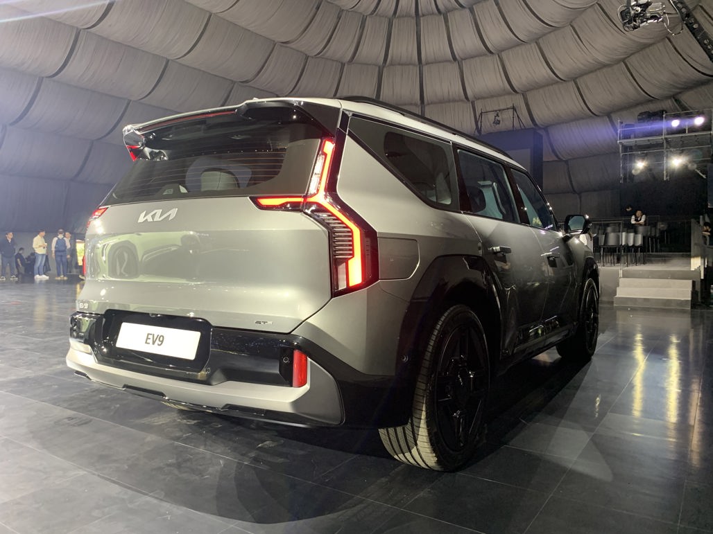 First drive of Kia's new EV9 seven-seat EV SUV - Driven Car Guide