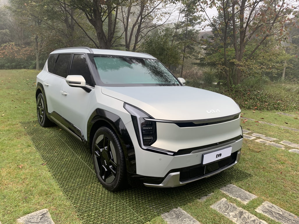 First drive of Kia's new EV9 seven-seat EV SUV - Driven Car Guide